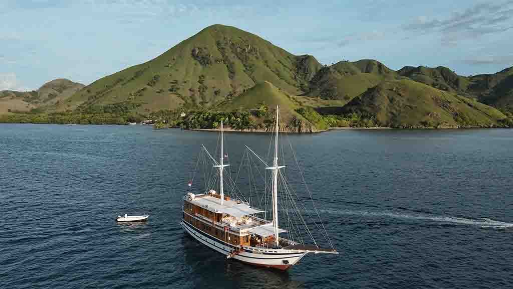 Paket Wisata Labuan Bajo dan Sewa Speed Boat